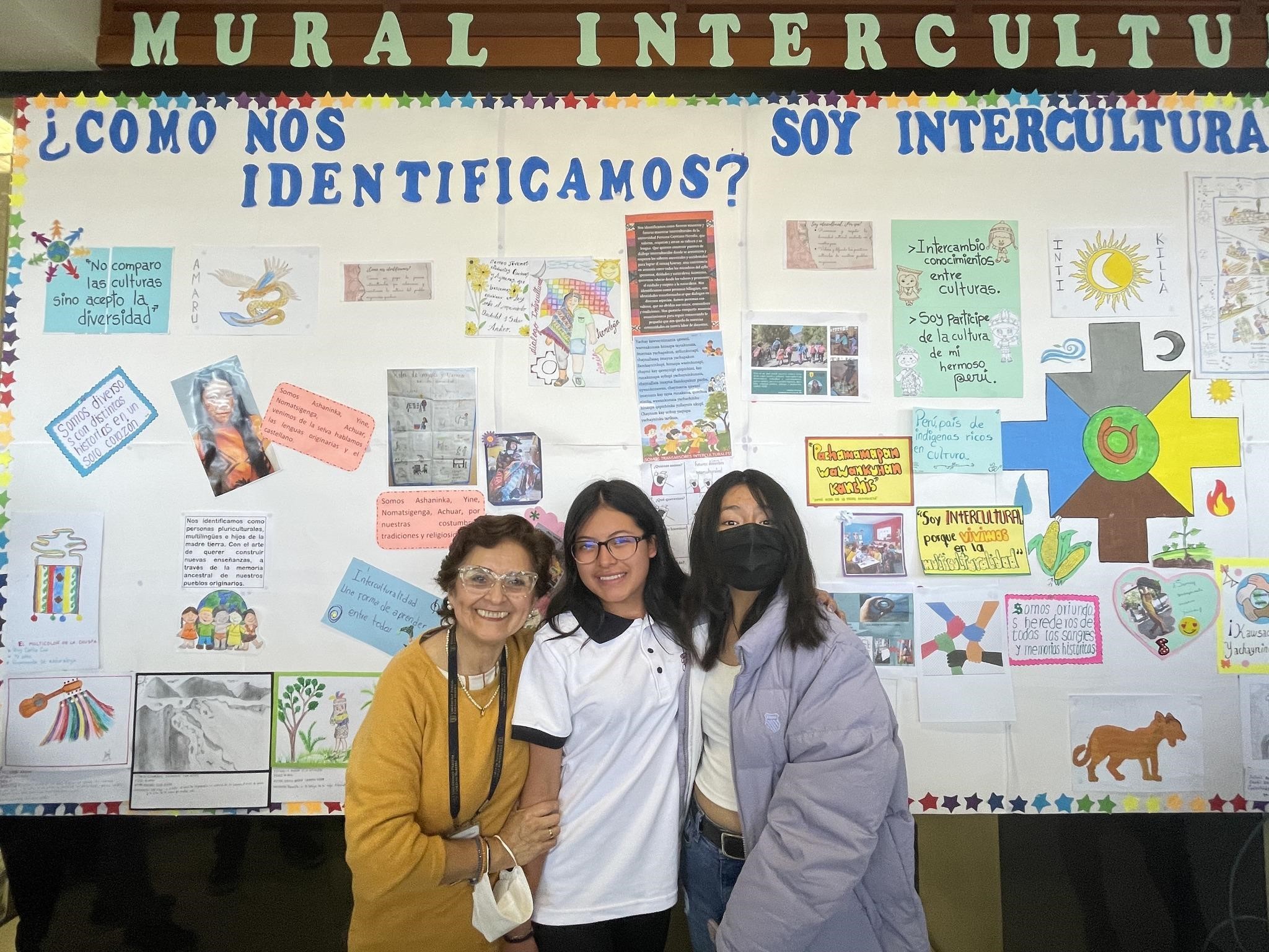 Elaboración del mural intercultural – Facultad de Educación